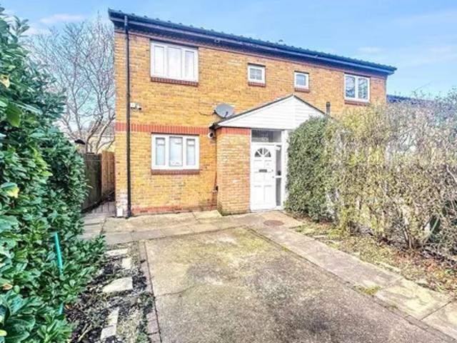 Temple Close, London, SE28 0EN, United Kingdom | 3 bed house for rent #138776893 | Rentberry