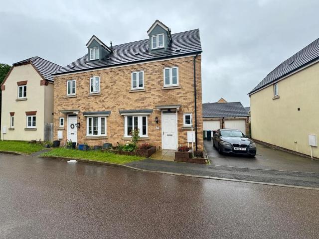 Temple Crescent, Oxley Park 4 bed townhouse to rent £1,975 pcm £456 pw