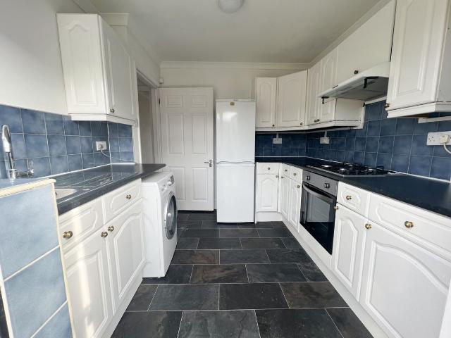 Temple Avenue, Dagenham RM8, 2 bed flat to rent, £1,850 pcm | PrimeLocation