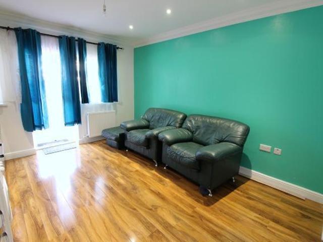 Temple Avenue RM8 1 bed flat to rent £1,700 pcm £392 pw