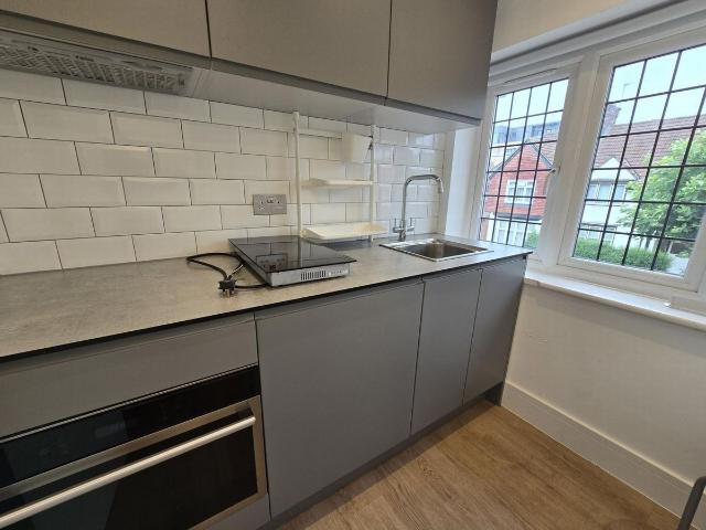 Temple Gardens, London NW11, Studio to rent, £1,300 pcm | PrimeLocation
