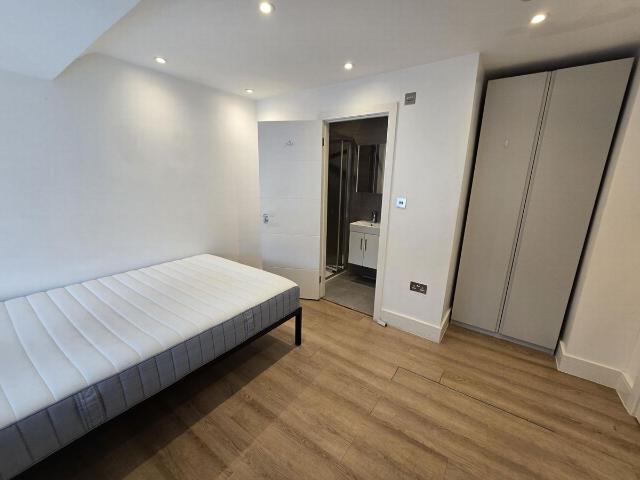 Temple Gardens, London NW11, Studio to rent, £1,300 pcm | PrimeLocation