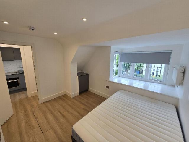 Temple Gardens, London NW11, Studio to rent, £1,300 pcm | PrimeLocation