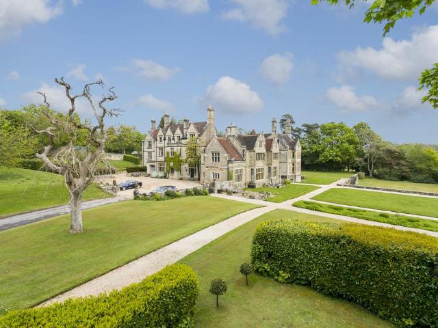 Temple Grove House, Uckfield, TN22 2 bed apartment to rent £2,000 pcm £462 pw