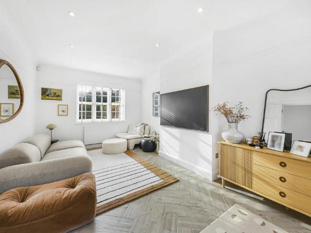 TEMPLE FORTUNE LANE, HAMPSTEAD GARDEN. 4 bed terraced house to rent £4,498 pcm £1,038 pw