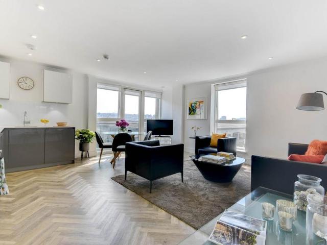 Temple House, Fleet Street, Brighton 2 bed apartment to rent £2,150 pcm £496 pw