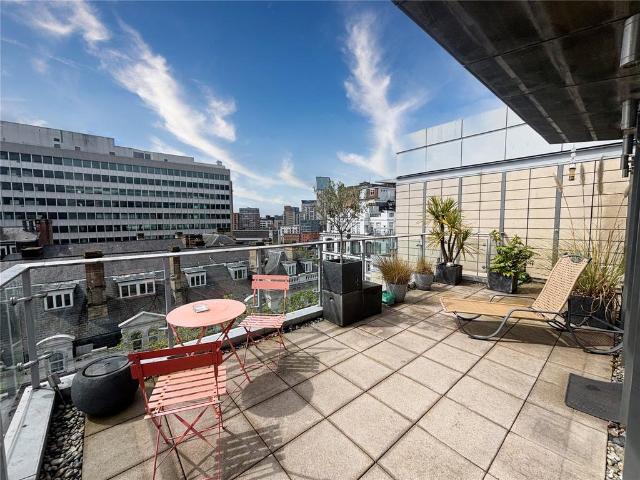 Temple House, Temple Street. 2 bed penthouse to rent £2,250 pcm £519 pw