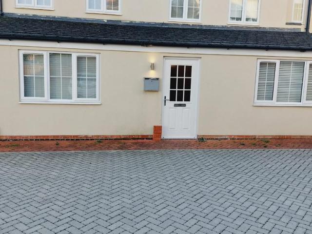 Temple Street, RUGBY 2 bed flat to rent £1,175 pcm £271 pw
