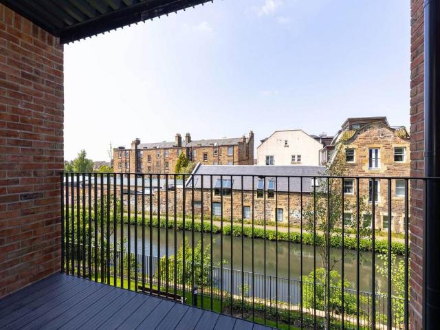 Temple Park Crescent, Polwarth. 2 bed flat to rent £1,795 pcm £414 pw