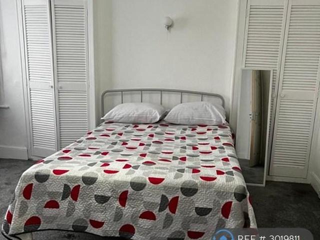 Temple Road, Hounslow, TW3 3 bed terraced house to rent £2,499 pcm £577 pw