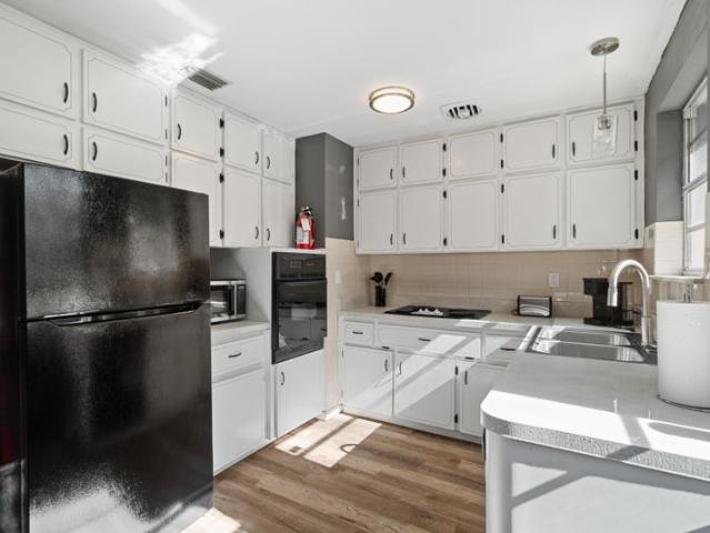 Temple Terrace House with Dining area. Comfy & spa