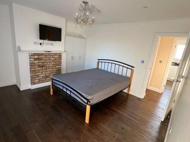 Tempsford Avenue, Borehamwood WD6, Room to rent, £950 pcm | PrimeLocation