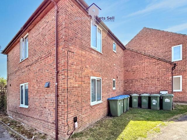 Tenterton Avenue 2 bed flat to rent £1,050 pcm £242 pw