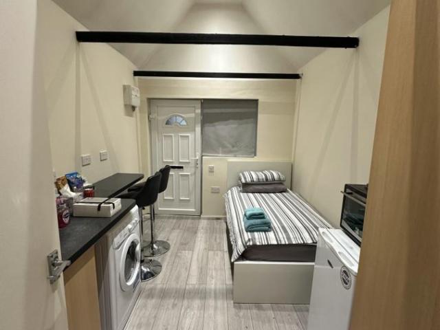 Tenterden Dr, Hendon NW4, Studio to rent, £1,000 pcm | PrimeLocation