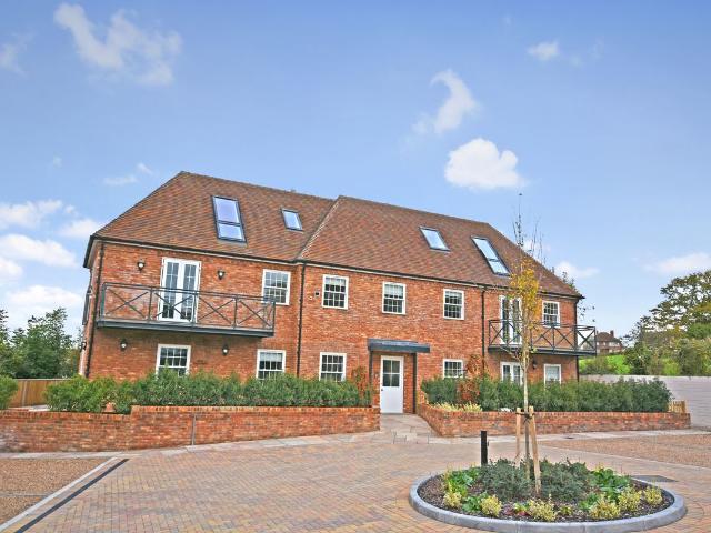 Tenterden, Kent TN30, 2 bed flat to rent, £1,750 pcm | PrimeLocation