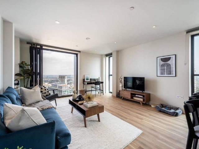 Ten Degrees, Croydon, London, CR0 3 bed flat to rent £2,975 pcm £687 pw