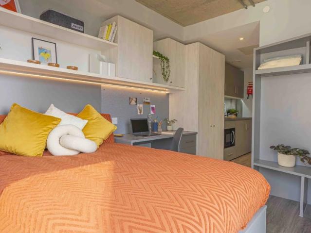 Tenancy Transfer: iQ Aldgate Summer 2026