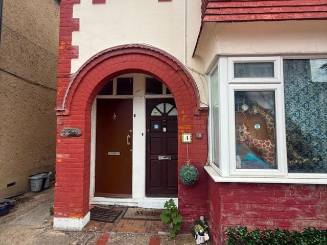Tenby Close, Chadwell Heath RM6, 1 bed flat to rent, £1,500 pcm | PrimeLocation