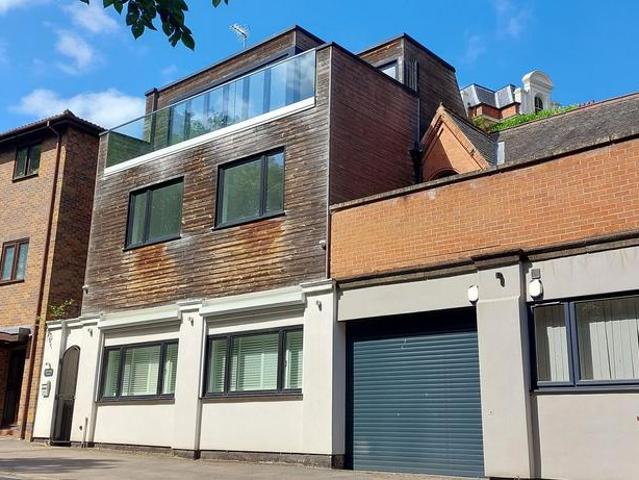 Tennis Drive, Nottingham, NG7 3 bed townhouse to rent £2,050 pcm £473 pw