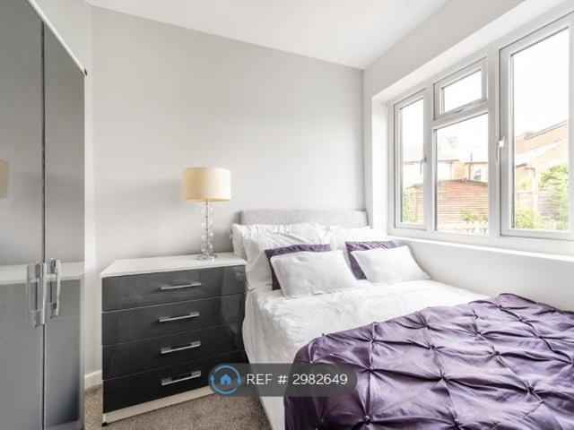 Tennyson Close, Feltham TW14, Room to rent, £725 pcm | PrimeLocation