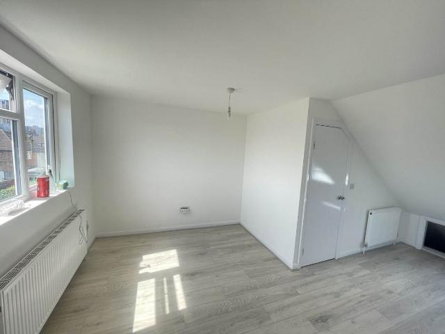 Tennyson Road, Hounslow TW3, 3 bed maisonette to rent, £1,900 pcm | PrimeLocation