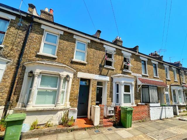 Tennyson Road, London, E15 2 bed house to rent £2,100 pcm £485 pw