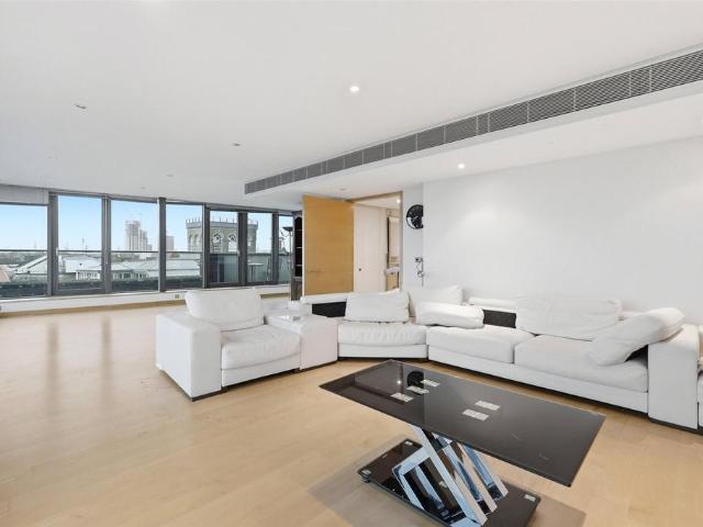 Tea Trade Wharf, Shad Thames, London. 3 bed apartment to rent £8,000 pcm £1,846 pw