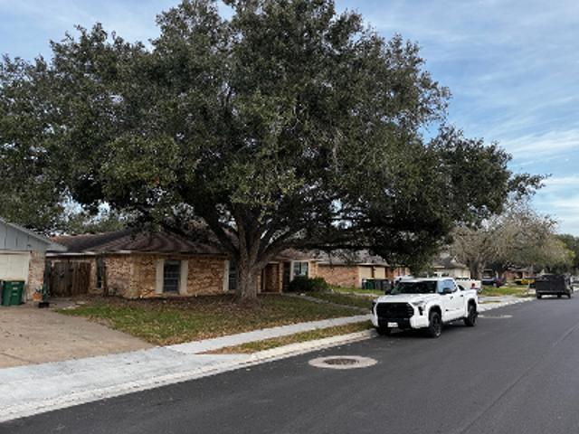 Teakwood Dr