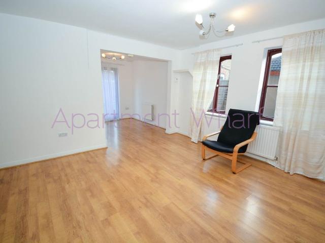 Teal Close, London E16, 3 bed flat to rent, £2,210 pcm | PrimeLocation