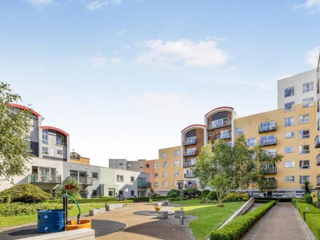 Teal Street London SE10 4 bed terraced house to rent £2,850 pcm £658 pw