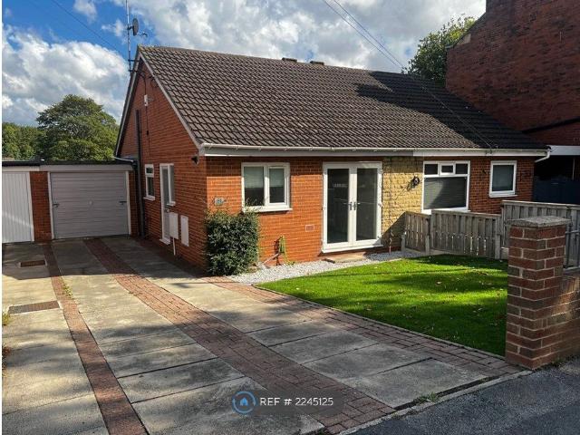 Teall St, Ossett WF5, 2 bed bungalow to rent, £995 pcm | PrimeLocation