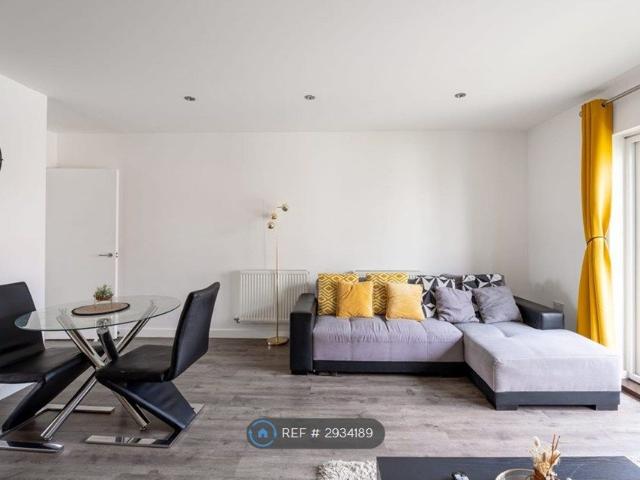 Tean House, Reading RG2, 2 bed flat to rent, £1,600 pcm | PrimeLocation