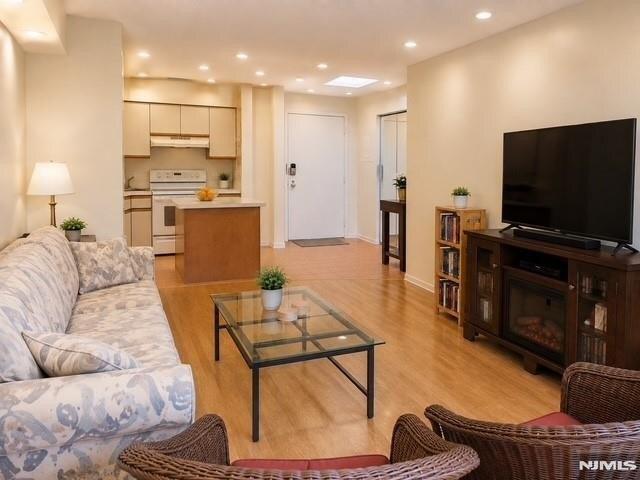 Teaneck Rd Apt,ridgefield Park, Condo For Sale
