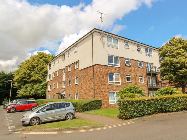 Tedder Close, Uxbridge UB10, 2 bed flat to rent, £1,650 pcm | PrimeLocation