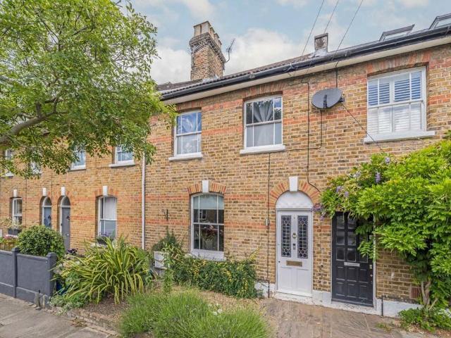 Teddington Park, Teddington TW11 3 bed terraced house to rent £3,600 pcm £831 pw