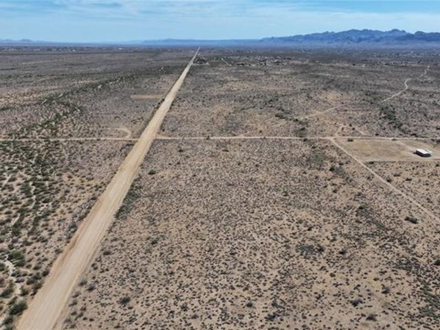 Teddy Roosevelt Rd, Golden Valley, AZ 86413