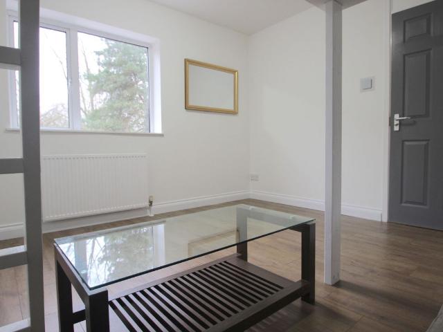 Teesdale, Northampton NN3, Room to rent, £475 pcm | PrimeLocation