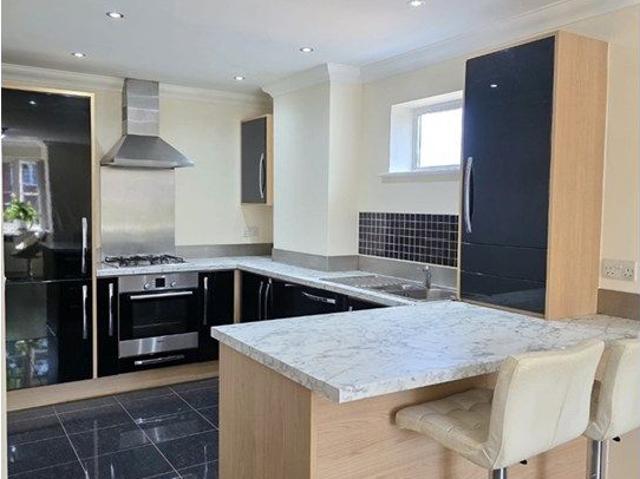Tegan Court, Sutton SM2, 2 bed flat to rent, £2,100 pcm | PrimeLocation