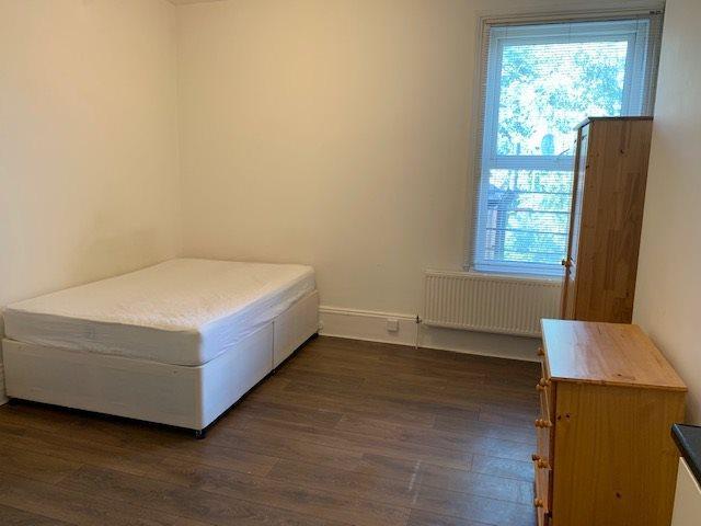 Teignmouth Road, Kilburn NW2 Studio to rent £1,213 pcm £280 pw