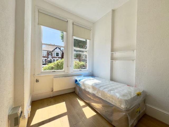 Teignmouth Road, Kilburn NW2, Studio to rent, £867 pcm | PrimeLocation