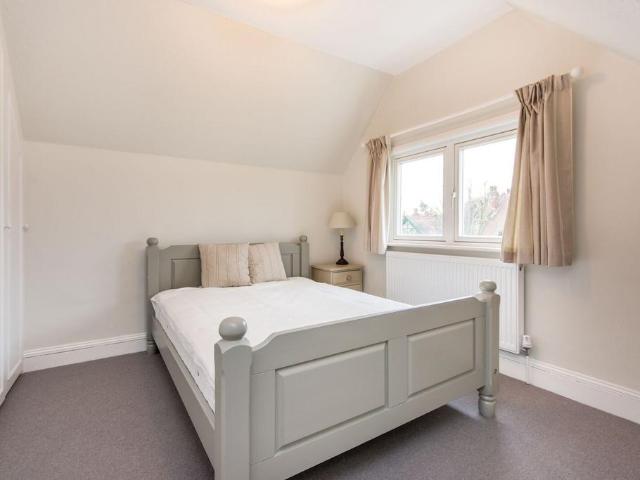 Teignmouth Road, NW2, Mapesbury. 2 bed flat to rent £2,300 pcm £531 pw