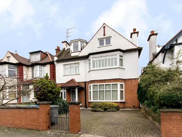 Teignmouth Road, NW2, Mapesbury. 2 bed flat to rent £2,300 pcm £531 pw
