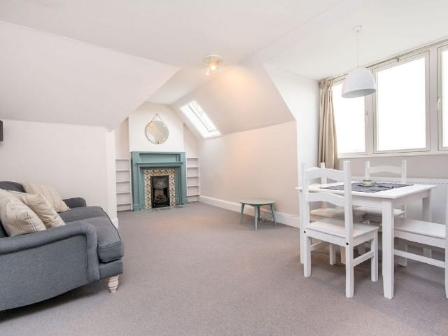 Teignmouth Road NW2, Mapesbury Estate, London, 2 bed flat to rent, £2,300 pcm | PrimeLocation