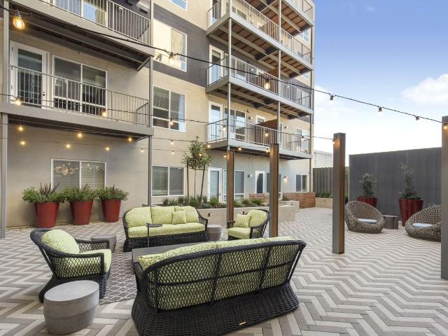 Telegraph Arts 3 Bedroom Apartment for Rent at 471 26th St, Oakland, CA 94612 Pill Hill