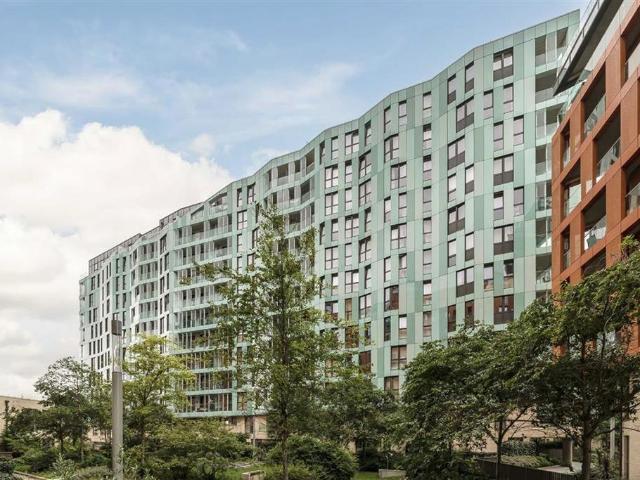 Telegraph Avenue, London SE10 2 bed flat to rent £2,450 pcm £565 pw