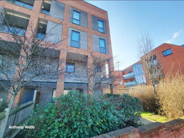 Telford Road, London N11, 3 bed maisonette to rent, £2,300 pcm | PrimeLocation