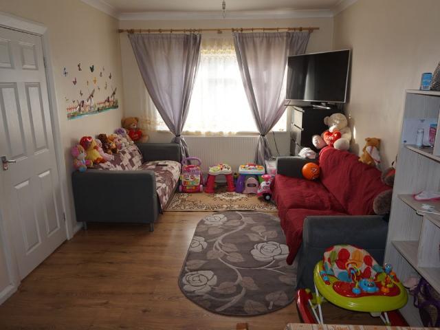 Charlton, Woolwich, London SE7, 4 bed terraced house to rent, £1,950 pcm | PrimeLocation