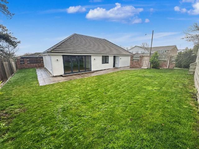 Telscombe Road, Peacehaven, BN10 8AG 3 bed detached bungalow to rent £1,950 pcm £450 pw