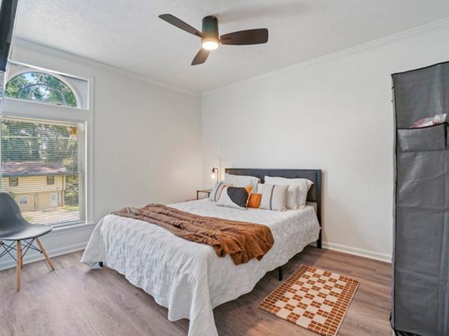 Terra Vive | Top Rated Host | Newly Renovated | Furnished Rooms w/ TV & Wi Fi | Kitchen, Laundry & Parking | Safe, Quiet, Move In Ready