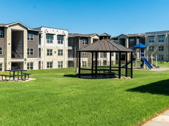Terrace at Southern Oaks 3 Bedroom Apartment for Rent at 3324 Southern Oaks Blvd, Dallas, TX 75216